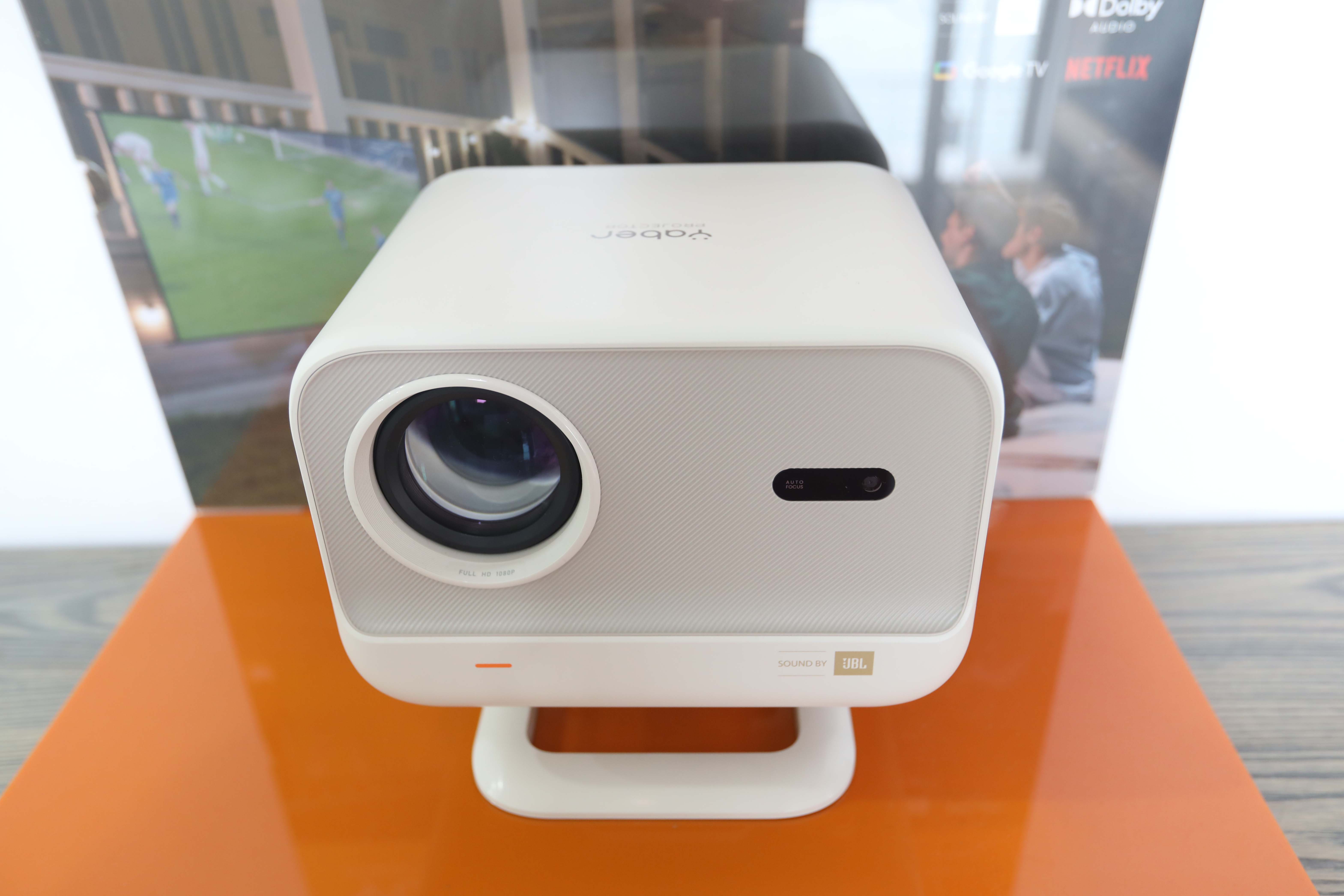 Máy Chiếu Mini Thông Minh - Trợ Thủ Đa Năng Cho Giải Trí & Công Việc